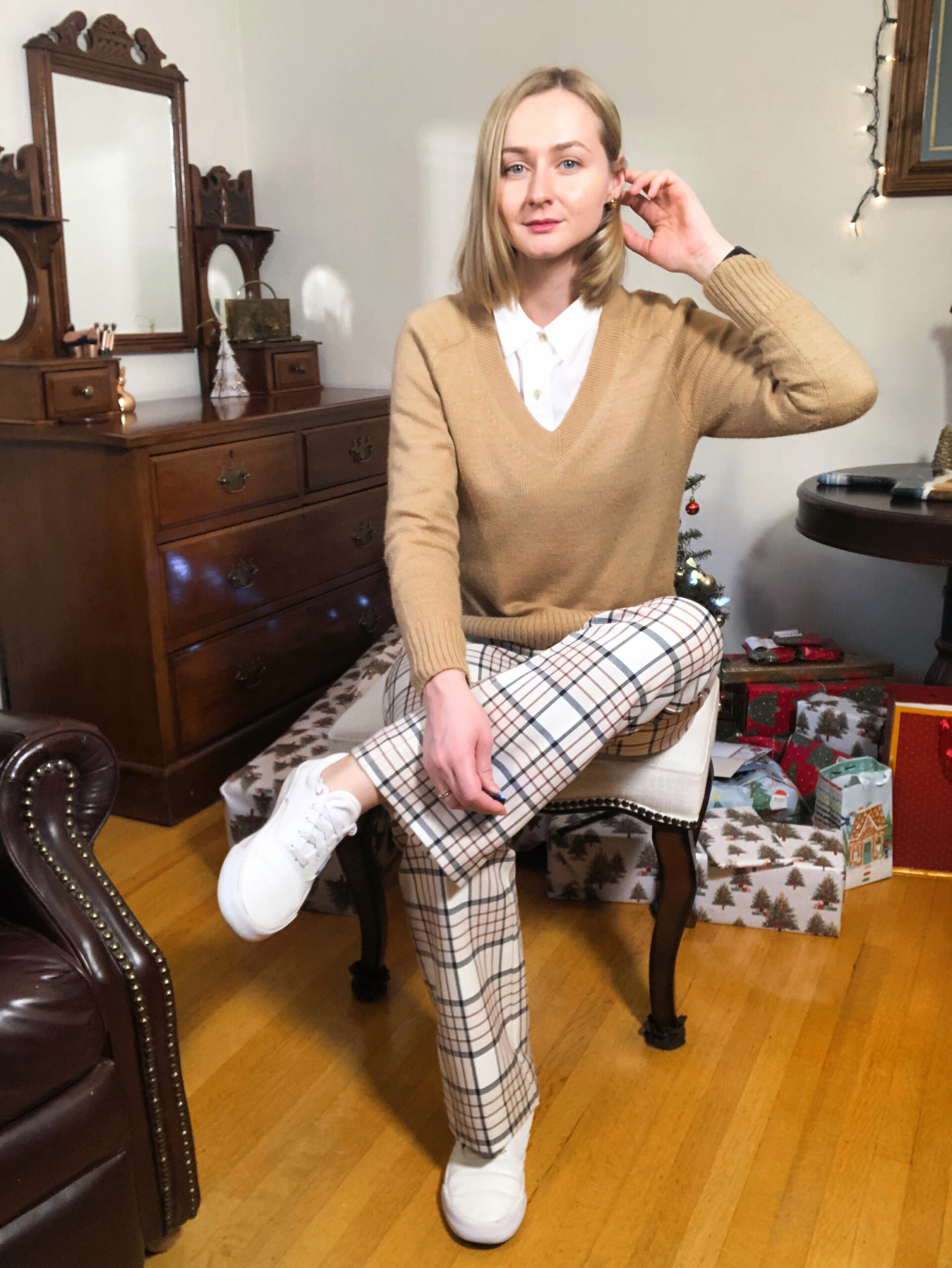 How To Wear a V-Neck Sweater and Look Your Best – LittlePinkTop